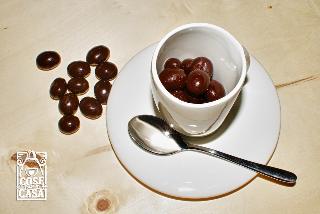 Chicchi di caffè ricoperti di cioccolato - CoseFatteInCasa.it